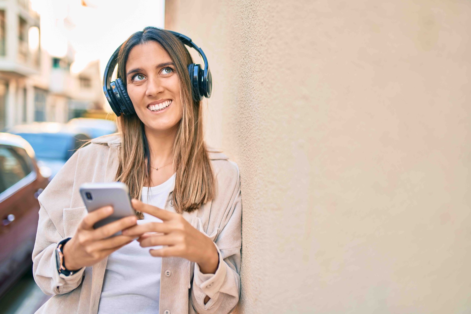 How to write an engaging digital travel guide - Best writing style tips for content authors